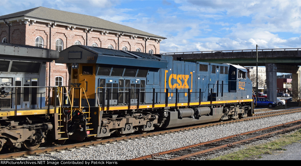 CSX 3313 ET44AH leads CSX 483 AC44CW with a southbound auto rack train on CSX through ...